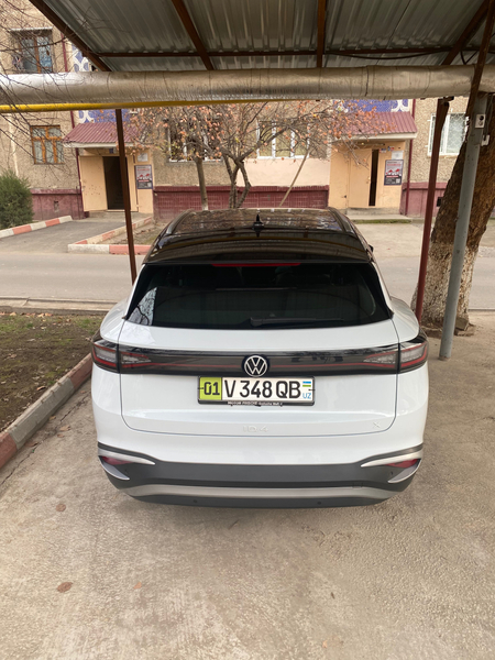 Продаю volkswagen белый цвет