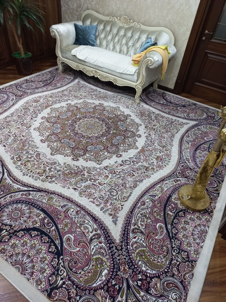 Гилам 3,5*3,5 яхши тутилган