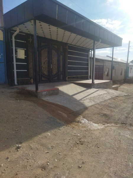 Hovli sotiladi .