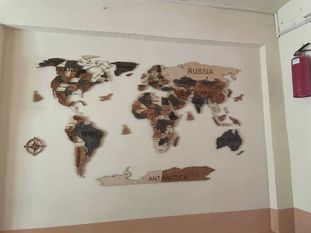 Карта мира из дерева
