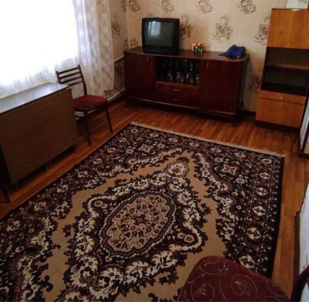 Чиланзар 8кв ориентир Парус срочно 1 хона сотилади 1 этаж
