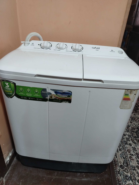 Продаётся из дома холодильник шкаф прихожка стол и стульчики