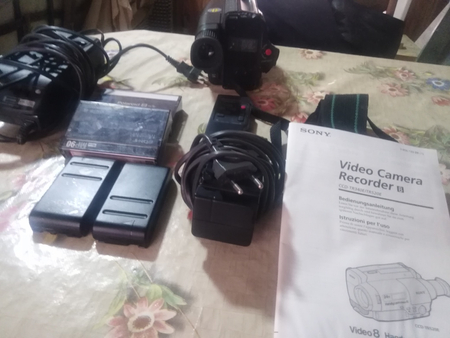 Продаю видео камеру Sony Handycam Video 8