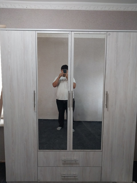 Shkaf 4  eshikli