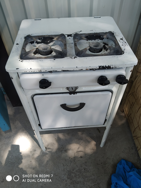 Gaz plita sotiladi 2 tali hamma joyi ishlidi