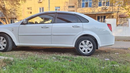 Lacetti 1.8.          ..