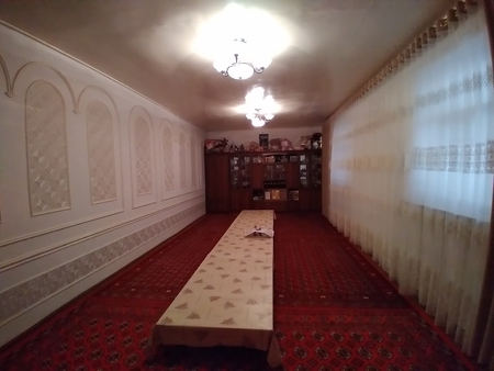 Дом продаётся в центре Ходжейли.      Только реальные покупатели