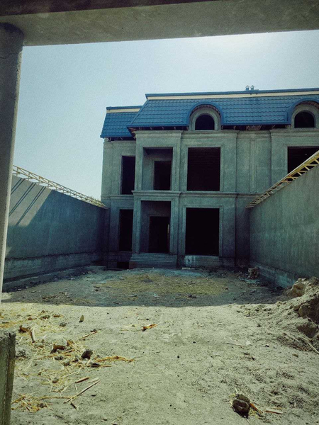 Продаётся коробка в Бектемирском районе ( Мажнунтол).