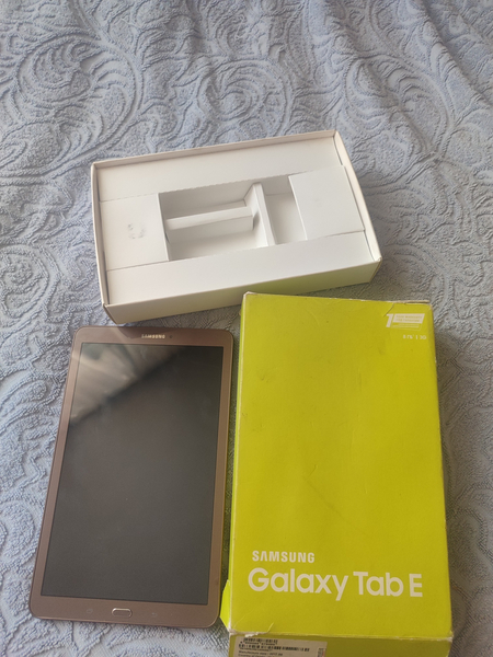 galaxy tab e 8/24