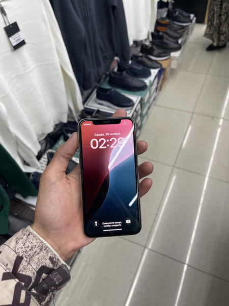 Iphone xs bor ideal ochilmagan
