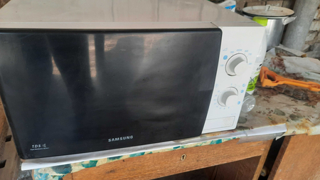 Продаются три микроволновки Samsung 2шт. Panasonic 1шт