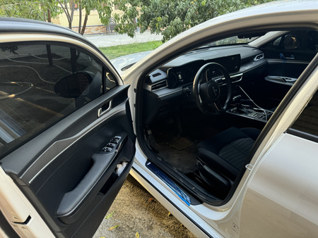 Автомобиль KIA K5