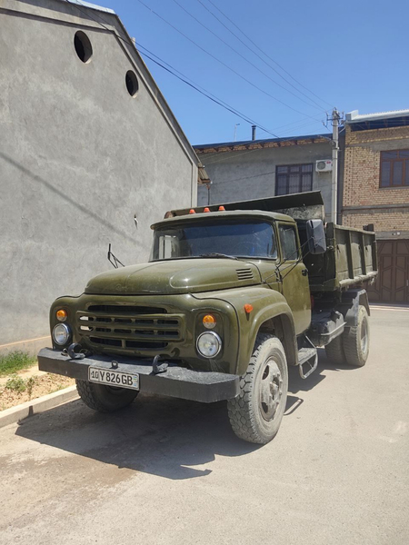Zil Gruzavoy sotiladi holati yaxwi 89-yil narxi 11000srochno