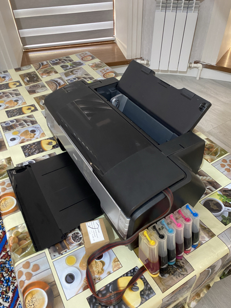 Принтер EPSON 1410  2 штука по оптовой цене, оба 600$, 1-300$