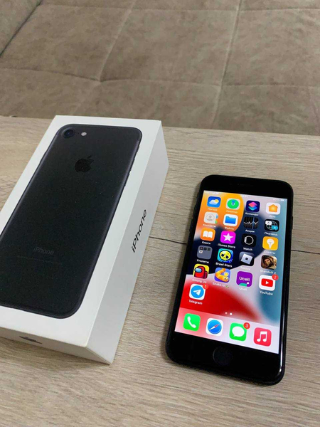 ПРОДАЁТСЯ Iphone 7 32gb