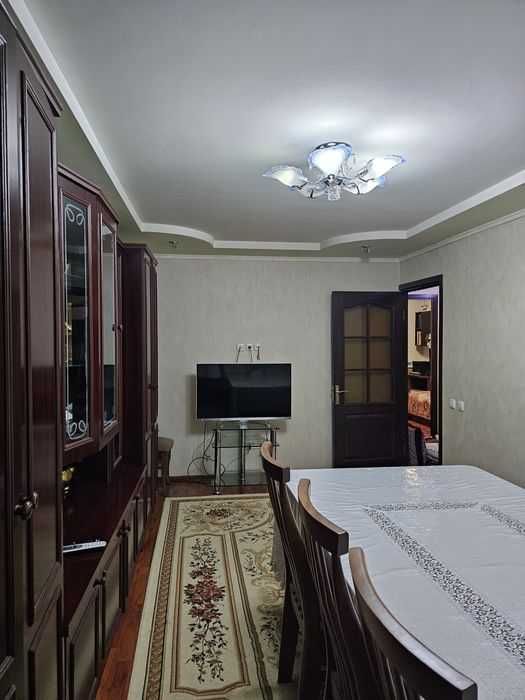 Продаётся 3 комнатная квартира. 3/3/5. Рядом Фархадский. Можно ипотека