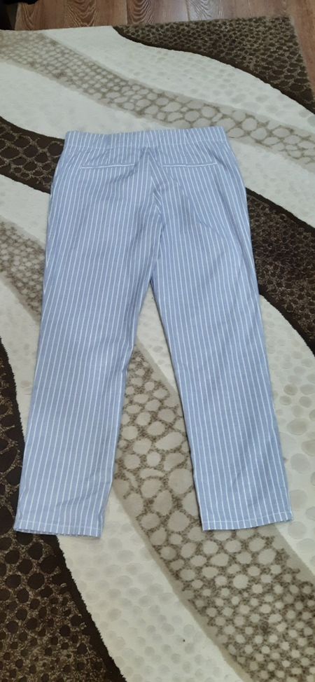 Продам  женские брючки.