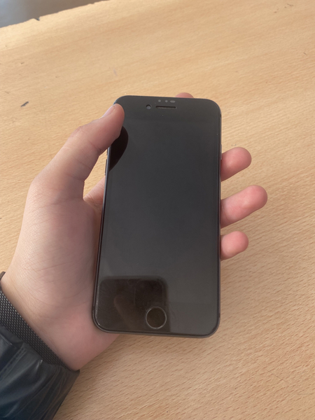 Iphone 8 sotiladi