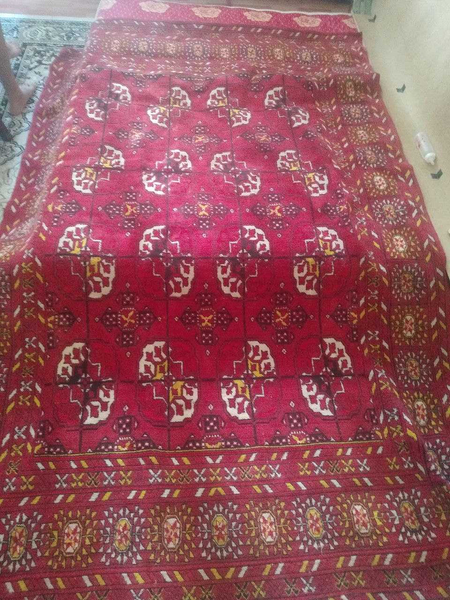 Gilamlar sotiladi