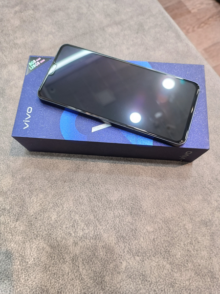 Vivo V23 (8/128 black)