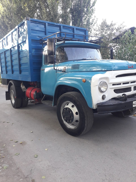 ZIL 130 sotiladi. Xolati a'lo