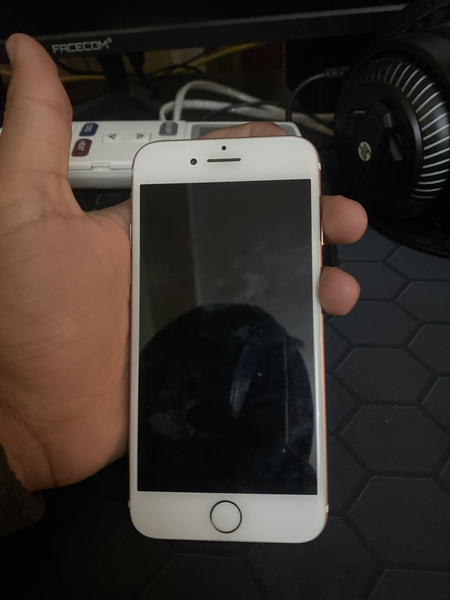 Iphone 7  sotiladi