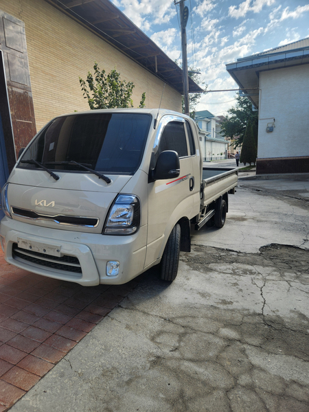 Kia bongo 3  yili 2022