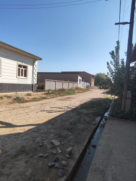 4 sotik Yer sotiladi sotigi 6.500$dan realniy oladiganlaga kelishamiz