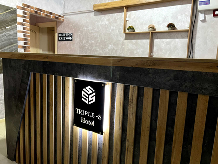 Новая гостиница Triple S Hotel, возле метро.