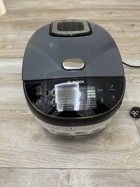 Мультиварка Bosch MUC22B42