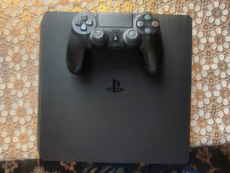 Playstation 4 slim 1 TB xotira 3 reviziya ideal holatda PS4 slim