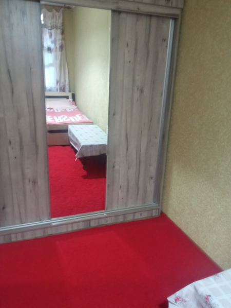 2 xonali kvartirani 1 xonasi ijaraga beriladi