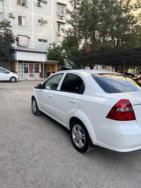 Chevrolet  nexia 3 sotiladi avtomat oq 2018y
