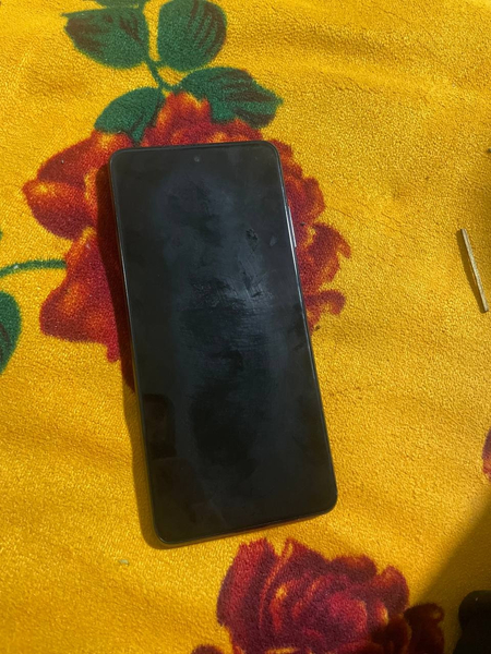 Poco x3 sotiladi