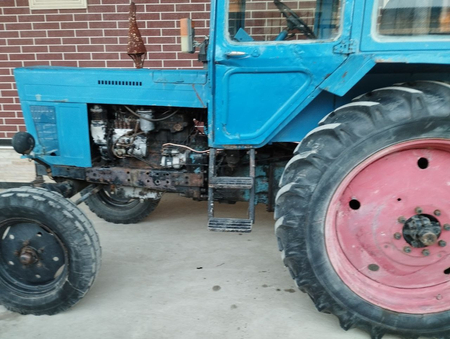 Tractor MTZ.    .