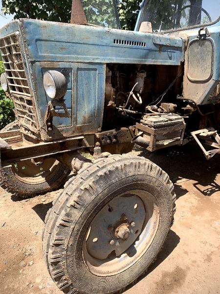 TRAKTOR MTZ 80 sotiladi