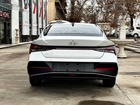 Hyundai Elantra full