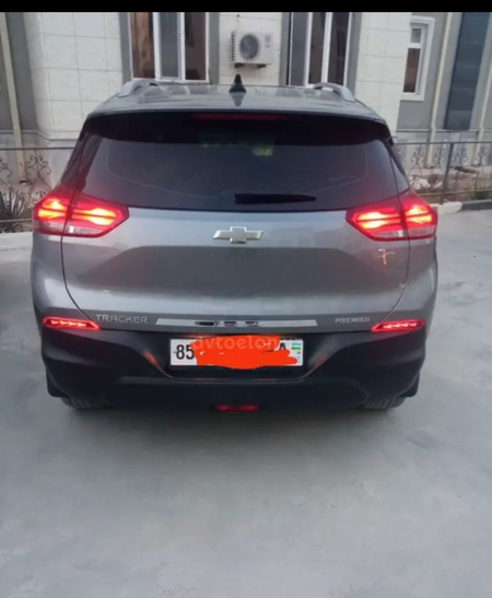 Chevrolet Tracker 3 pozitsiya Kraskasi toza Probeg 35000 mokriy asfalt