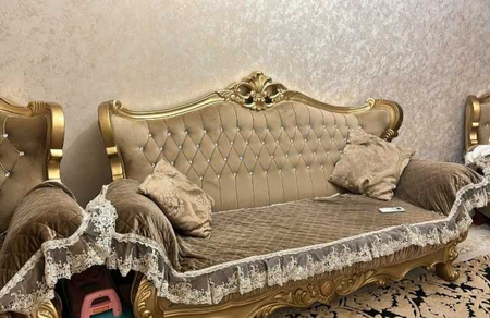 Королевский диван и кресло