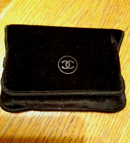 Компактная пудра бренда Chanel