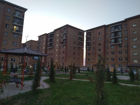 Туй тепа Нурафшонда 3 хонали квартира сотилади