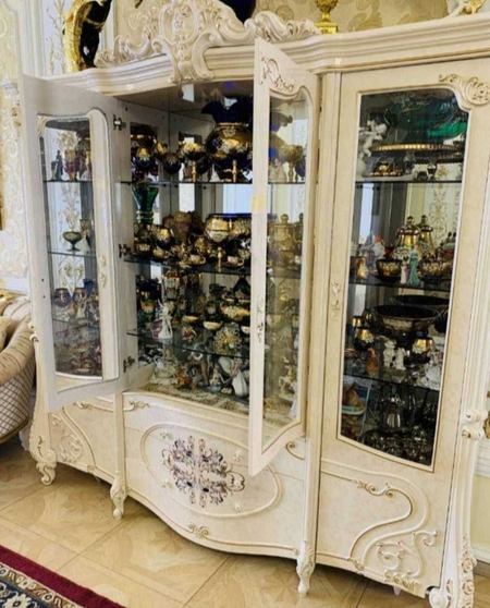 Стол стулья + сервант с посудой