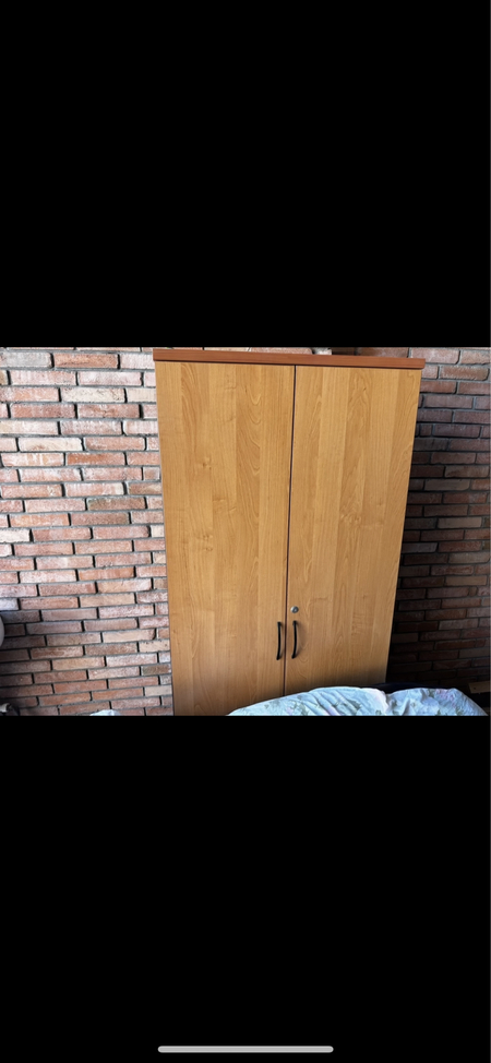 Продам столы, шкаф, кресла для офиса