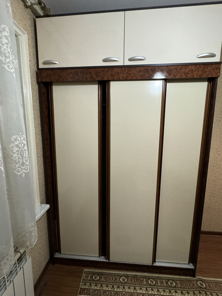 Продам шкаф и прихошка
