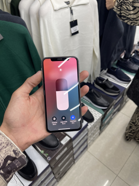 Iphone xs bor ideal ochilmagan