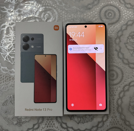 Redmi Not 13 pro 8/256 gb 1 oylik srochno sotiladi
