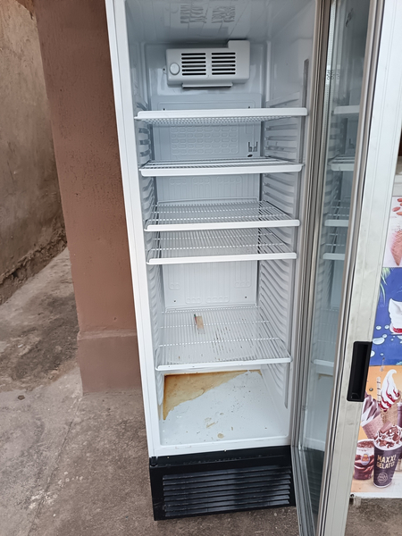Витринный холодильник