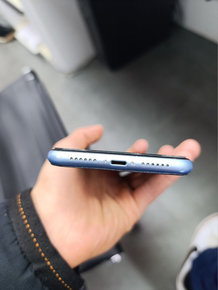 Iphone xr 64…..83%