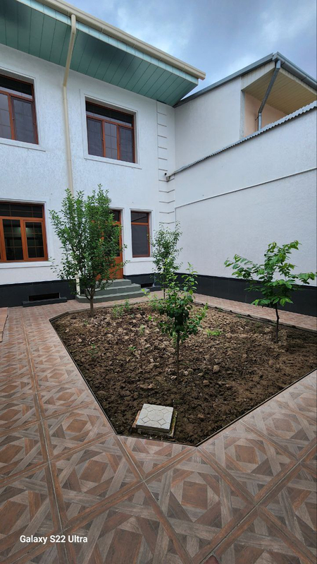 Продаеться 2 сотки евродом в центре
