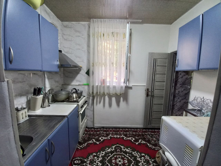 Продаётся 3-х комнатная 1-этаж 3/1/4 кирпич 77-серия Юнусабад-18 Мойка